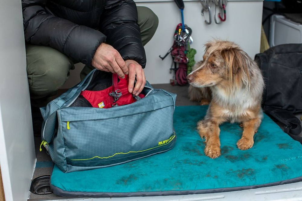Ruffwear Haul Bag Reviews - Trailspace