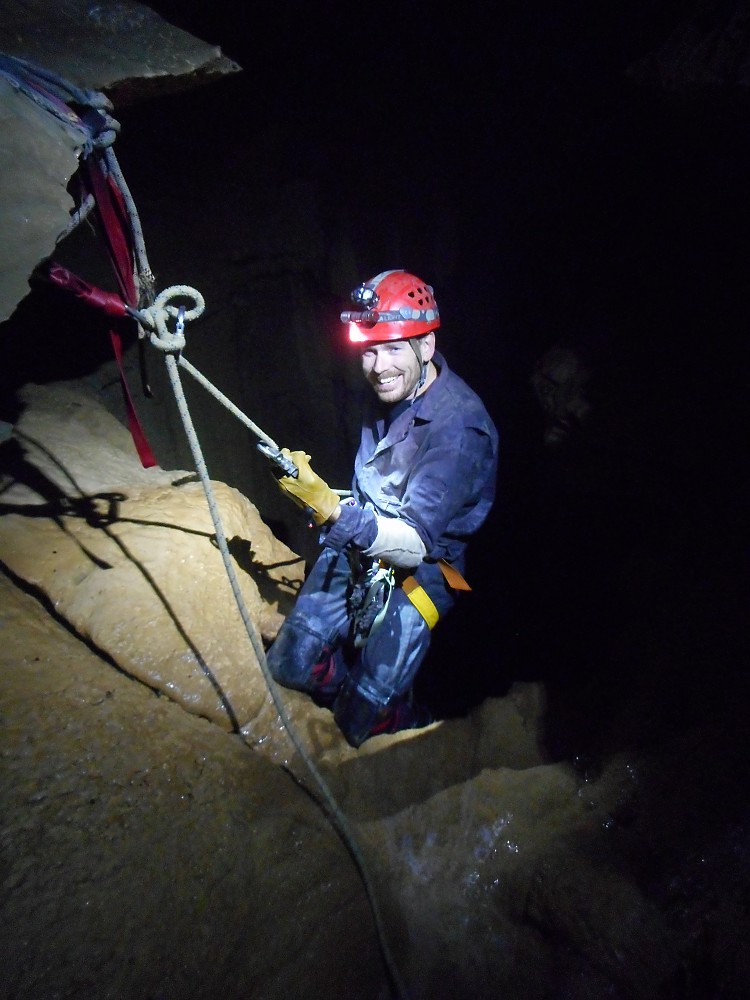 Singing Rock Digger Cave Harness Reviews - Trailspace