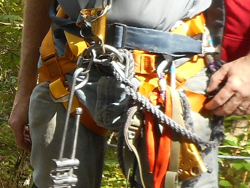 Singing Rock Digger Cave Harness Reviews - Trailspace