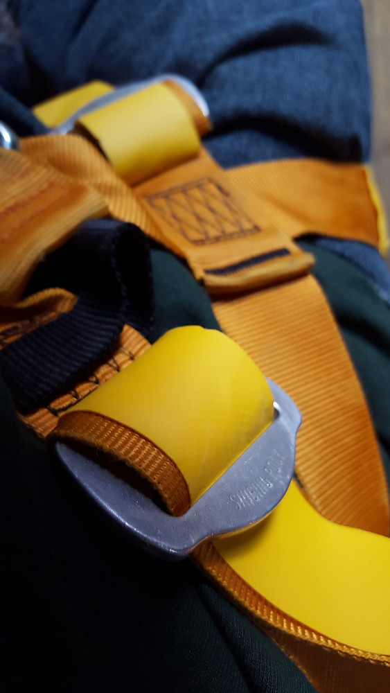 Singing Rock Digger Cave Harness Reviews - Trailspace